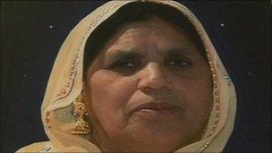 Kent family of beheaded Surjit Kaur get 'further help' - BBC News