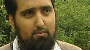 Loughborough student disputes Islamic extremism claims - BBC News