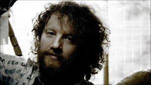 Boo Radleys Martin Carr's partner's birth on Twitter - BBC News