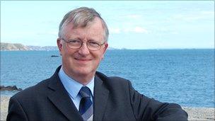 Five islanders included in Queen's Birthday Honours - BBC News