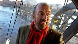 Birthday Honours: Mervyn King and Brian Souter knighted - BBC News