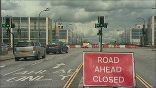 Milton Keynes' Secklow Gate bridge to reopen in July - BBC News