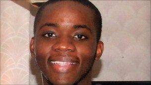 Luton man claims he was unaware of boy's fatal stabbing - BBC News