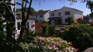 Brofiscin Quarry pollution at Groesfaen to be cleaned - BBC News