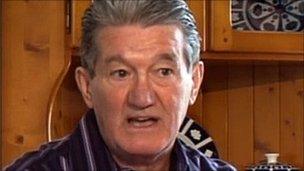 Ex-Derby County player Willie Carlin has medal stolen - BBC News