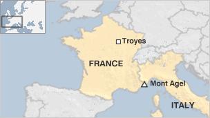 Two Britons die in south of France plane crash - BBC News