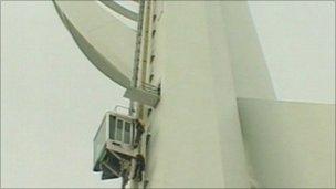 Portsmouth Spinnaker Tower lift to be left in position - BBC News