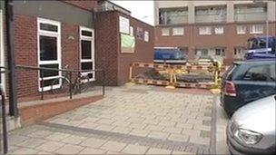 Mitcham homes still without gas 10 days after flooding - BBC News