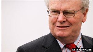 Sony boss Howard Stringer takes a pay cut - BBC News