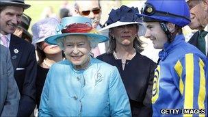 Royal tour: Canada learns to love the monarchy - BBC News