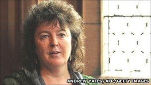 Poet Laureate Carol Ann Duffy takes cathedral tour - BBC News