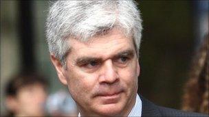 Coventry man Mark Deeley cleared over dog stabbing - BBC News