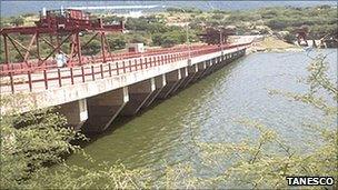 East Africa drought: Power cuts in Tanzania - BBC News