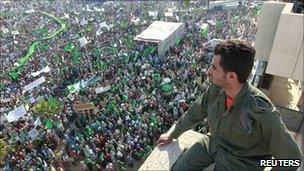 Libya: What welcome awaits rebels in Tripoli? - BBC News