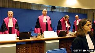 At a glance: Hague tribunal - BBC News