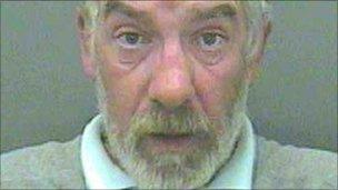 Russell Hartley jailed for Accrington pub arson attack - BBC News