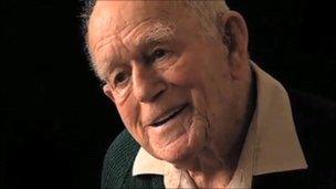 Claude Choules: Campaign for Pershore war veteran memorial - BBC News