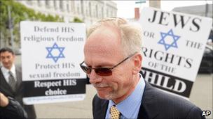 San Francisco circumcision ban struck from ballot - BBC News