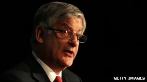 FA chairman David Bernstein resigns from Blacks Leisure - BBC News