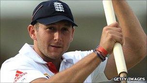 Harrogate cricket club: Tim Bresnan opens new pavilion - BBC News