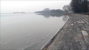 Cheddar girl wins National Championship sailing race - BBC News
