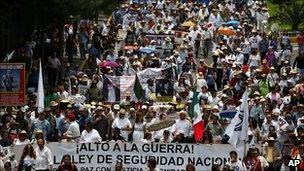 Protest march in Mexico City against drug war - BBC News