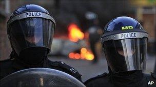 Lancashire riot police voice cuts concerns - BBC News