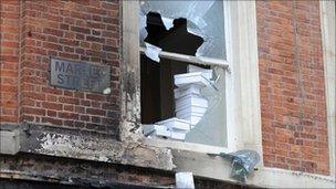 England riots: Debate over clean-up costs - BBC News