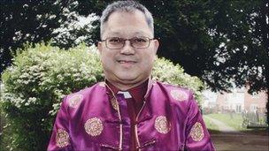 Ex-Triad gangster Kim Goh becomes Methodist minister - BBC News