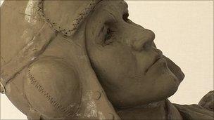 Bronze statue to commemorate RAF Exeter fighter pilots - BBC News