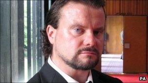 Fugitive gunman Raoul Moat vowed to 'go down shooting' - BBC News