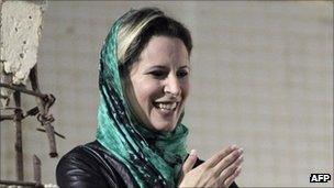 Libya conflict: Secrecy surrounds Gaddafis in Algeria - BBC News