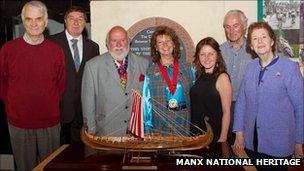 Viking ship model donated to Isle of Man - BBC News