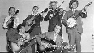 Wade Mainer 'Godfather' of country music dies aged 104 - BBC News