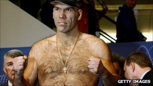 Boxing champ Valuev joins hunt for Siberian yeti - BBC News