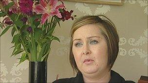 Terminally-ill Kelly Bainbridge-Flor's cancer warning - BBC News