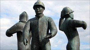 Piper Alpha disaster memorial gardens £1m campaign launched - BBC News