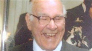 Liverpool D-Day veteran George Cross dies aged 102 - BBC News