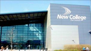 Private university's degree course begins in Swindon - BBC News