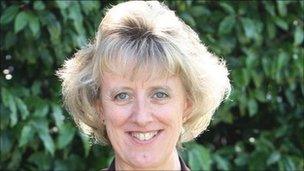 Northumbria Police Chief Constable Sue Sim refuses bonus - BBC News