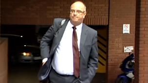 Andy Burnham backs NHS boss David Nicholson - BBC News