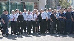 Union at BAE Brough plant calls for action on job cuts - BBC News