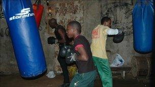 Boxing granny is a real knock-out - BBC News