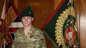 Royal Irish Regiment soldiers honoured for bravery - BBC News