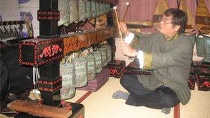 Keeping traditional Chinese culture alive - BBC News