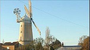 Denver Mill sail falls near Norfolk school pupils - BBC News