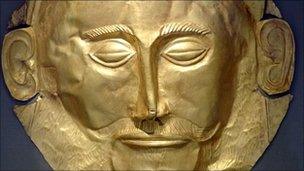 Greek police seize 'smuggled' ancient treasure - BBC News