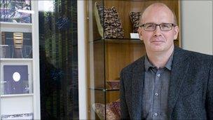 University to keep community links in Kent and Surrey - BBC News