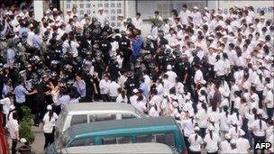 China's new-generation workforce 'staging more strikes' - BBC News