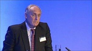 Daily Mail editor Paul Dacre 'met Stephen Lawrence' - BBC News